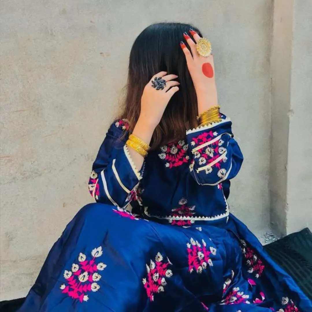 Instagram Hidden Face Pose: A Guide to Taking the Perfect Shot ...